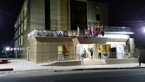 Fachada do alojamento (tarde/noite)