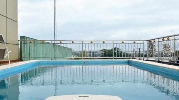 Piscina exterior, da(s) 6:00 à(s) 22:00, guarda-sóis, espreguiçadeiras 