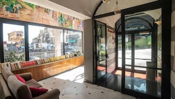 Entrada (vista interior)