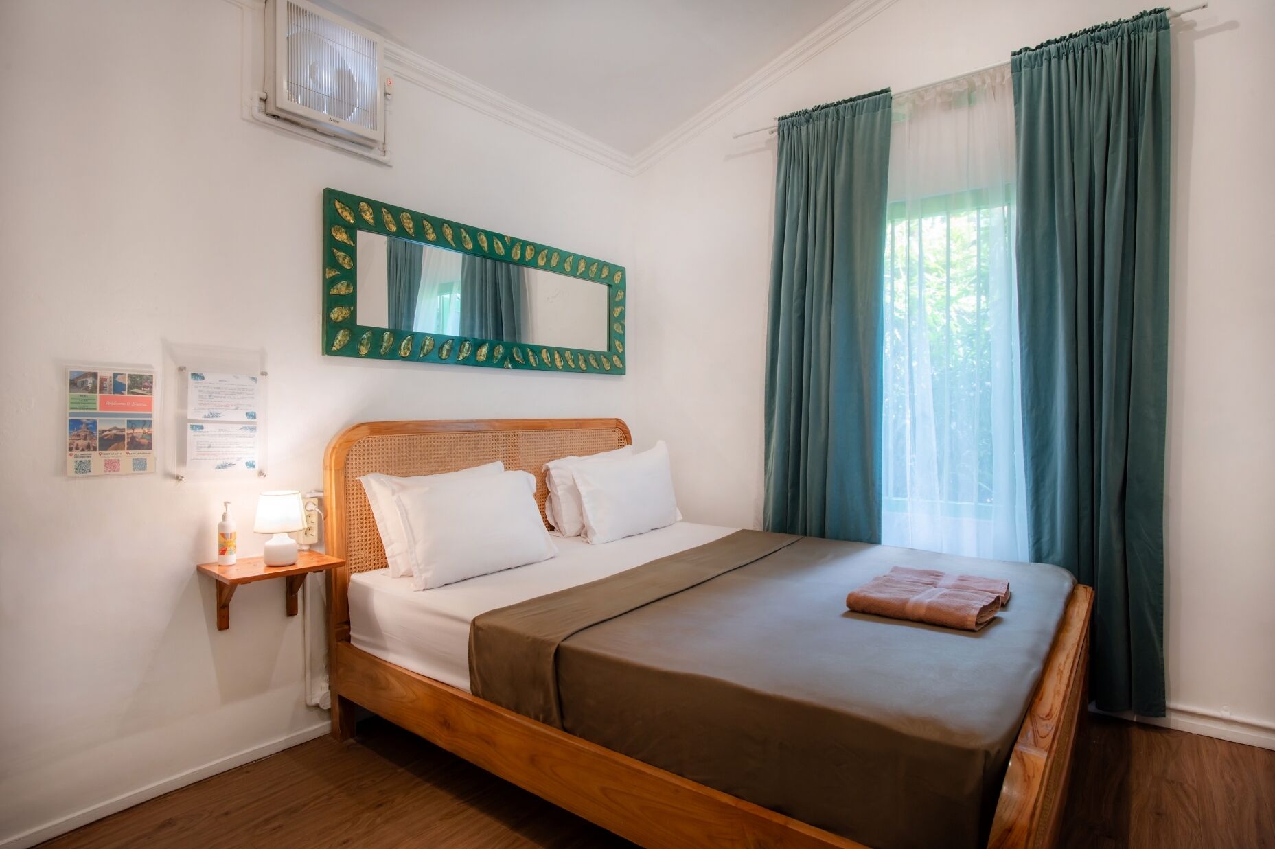 Quarto Duplo Standard, 1 cama queen-size, não fumadores | Ferro/tábua de engomar, Wi-fi grátis, roupa de cama fornecida 