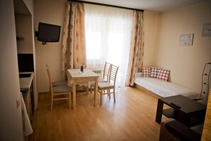 Apartamento (5 guests) | Ferros/tábuas de passar roupa, Wi-Fi de cortesia, roupa de cama