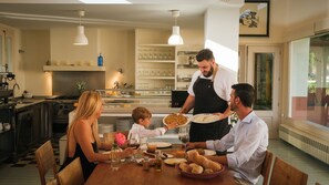 Cozinha privada | Um frigorífico/congelador grande, um micro-ondas, uma placa de cozinha 