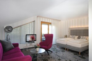 Escrivaninha, Wi-Fi de cortesia, roupa de cama