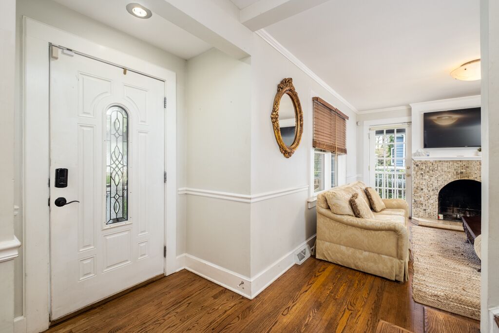 Walking Distance To Restaurants, Breweries And Bars! - University City Boulevard – Charlotte
