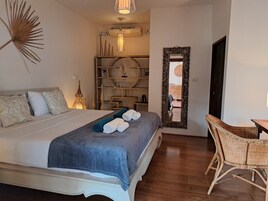 Quarto Duplo Romântico, 1 cama king-size | Cofre no quarto, com decoração personalizada 