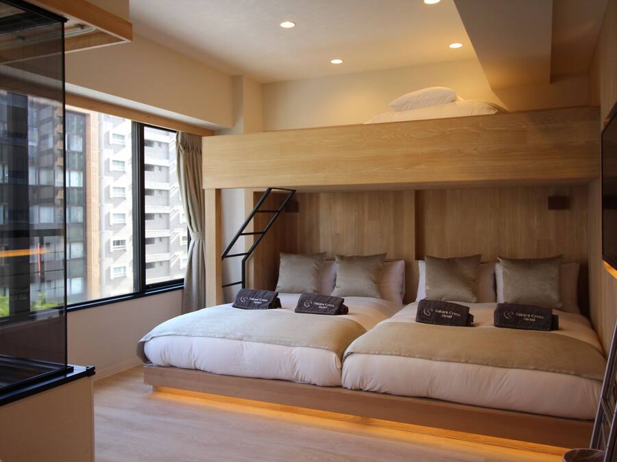 Escrivaninha, cortinas blackout, Wi-Fi de cortesia, roupa de cama