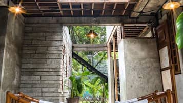 Área de estar no saguão