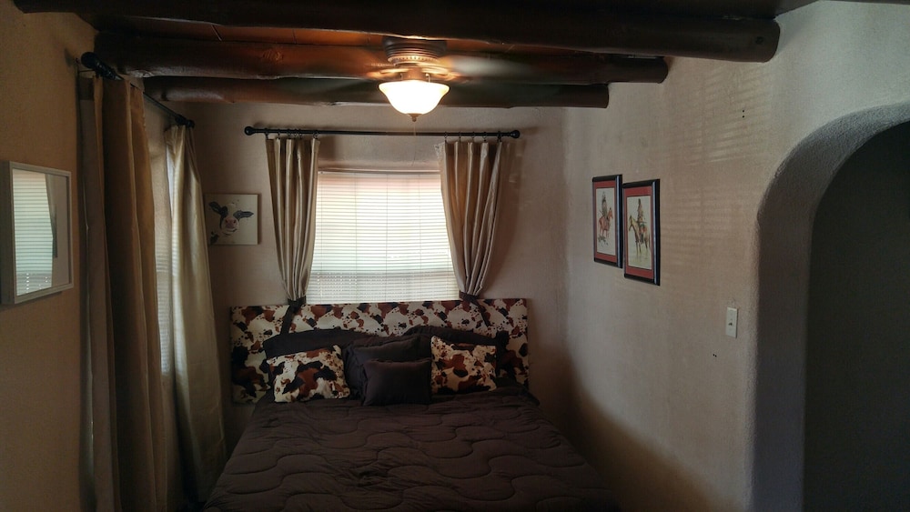 Adobe Casita Histórico! Perfecto Para Tu Estancia Tdy! - Alamogordo, NM