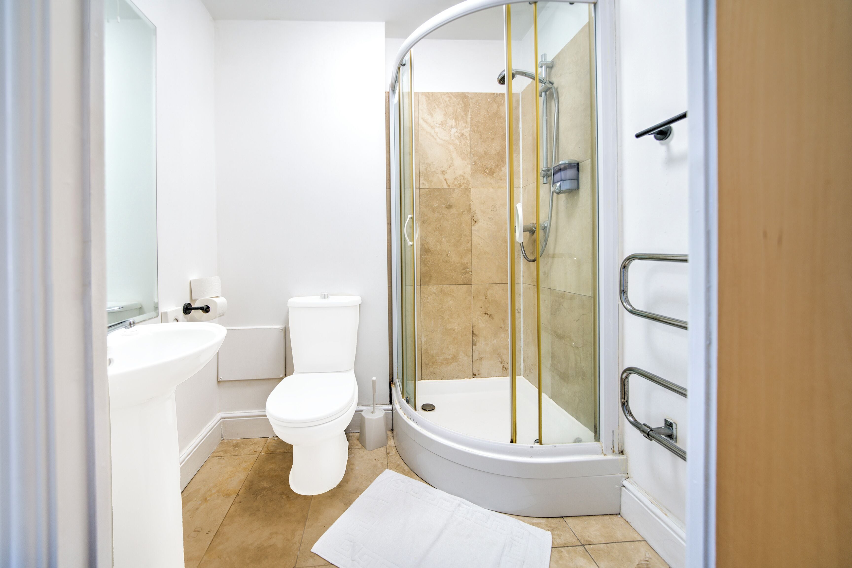 Quarto Duplo Standard, 1 cama de casal | Casa de banho | Um polibã, artigos de higiene pessoal grátis 