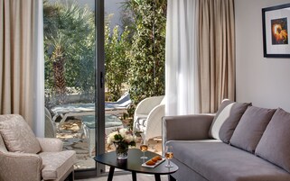 Quarto Duplo Superior | Sala de estar | Televisor 