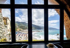 Apartamento, 2 quartos, 2 banheiros | Área de estar