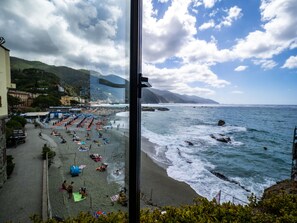 Na praia, praia de areia negra, snorkel 