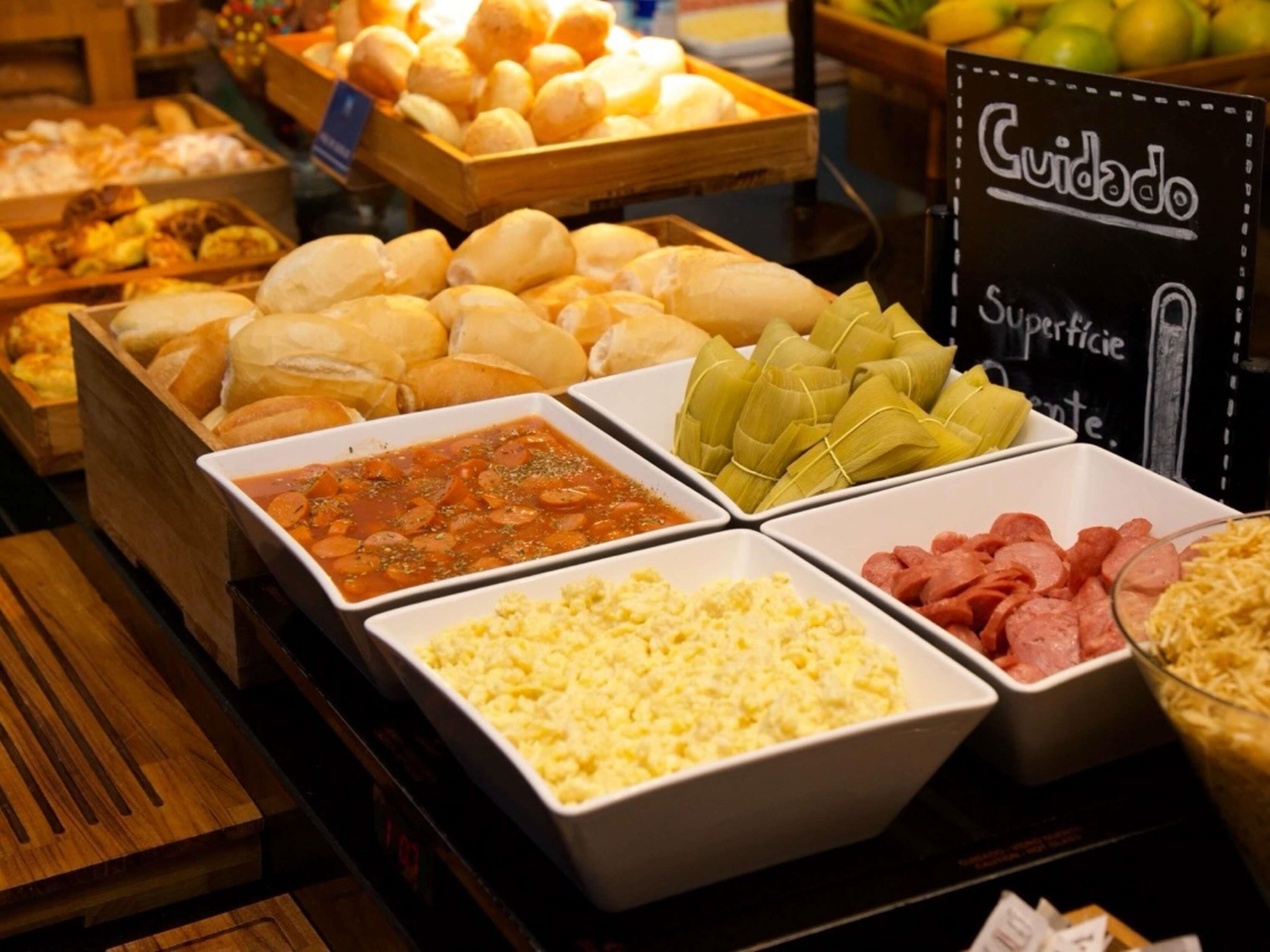 Café da manhã com buffet todos os dias mediante uma taxa