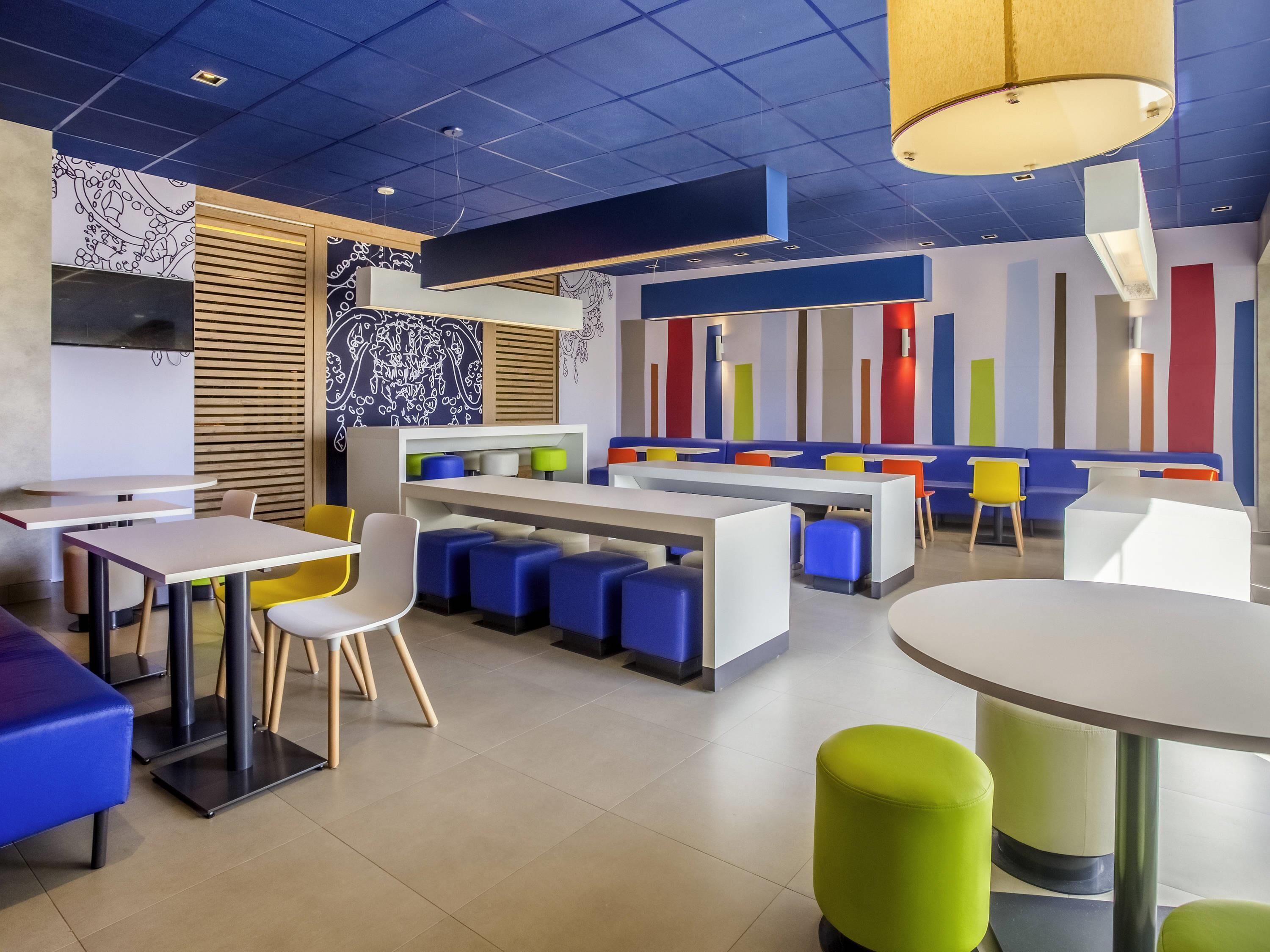 Café da manhã com buffet todos os dias mediante uma taxa