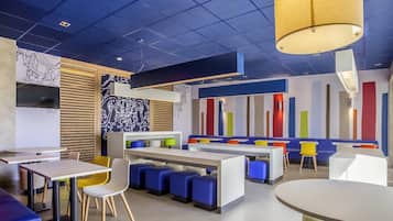 Café da manhã com buffet todos os dias mediante uma taxa