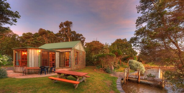 Stanley Lakeside Spa Cabins - Tasmania