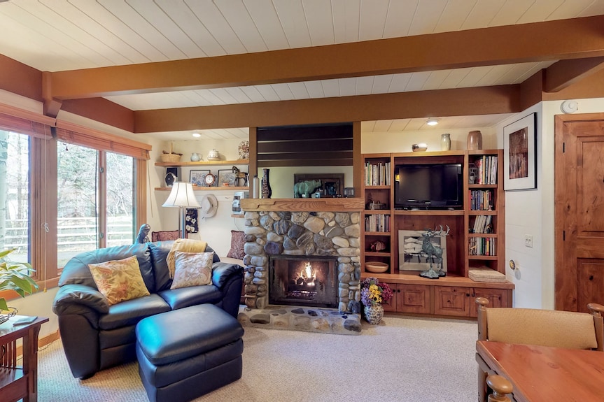 Charming 2br Mountainview | Deck - 선 밸리