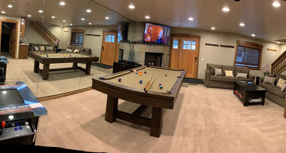 5 Star Luxury, Stunning, Large 3 Bedroom, Walk To Canyon Lodge Chairlift Sleep 8 - Mammoth Mountain, CA
