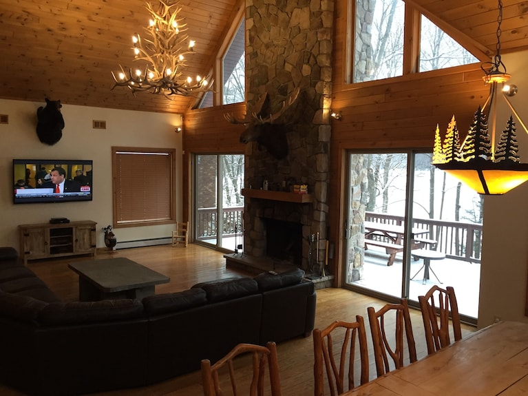 * Enorme 5000sf * Lake Wallenpaupack 250ft Lakefront, Beach Sleeps 12 + Boats Incluyen - Lake Wallenpaupack, PA