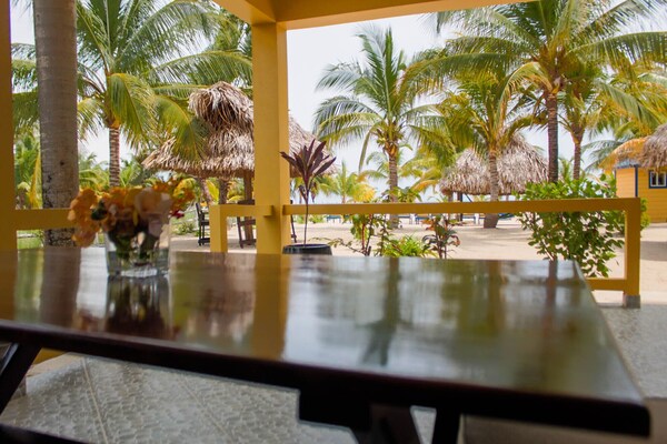 Casa Palma Beach South Apt 2 - Placencia