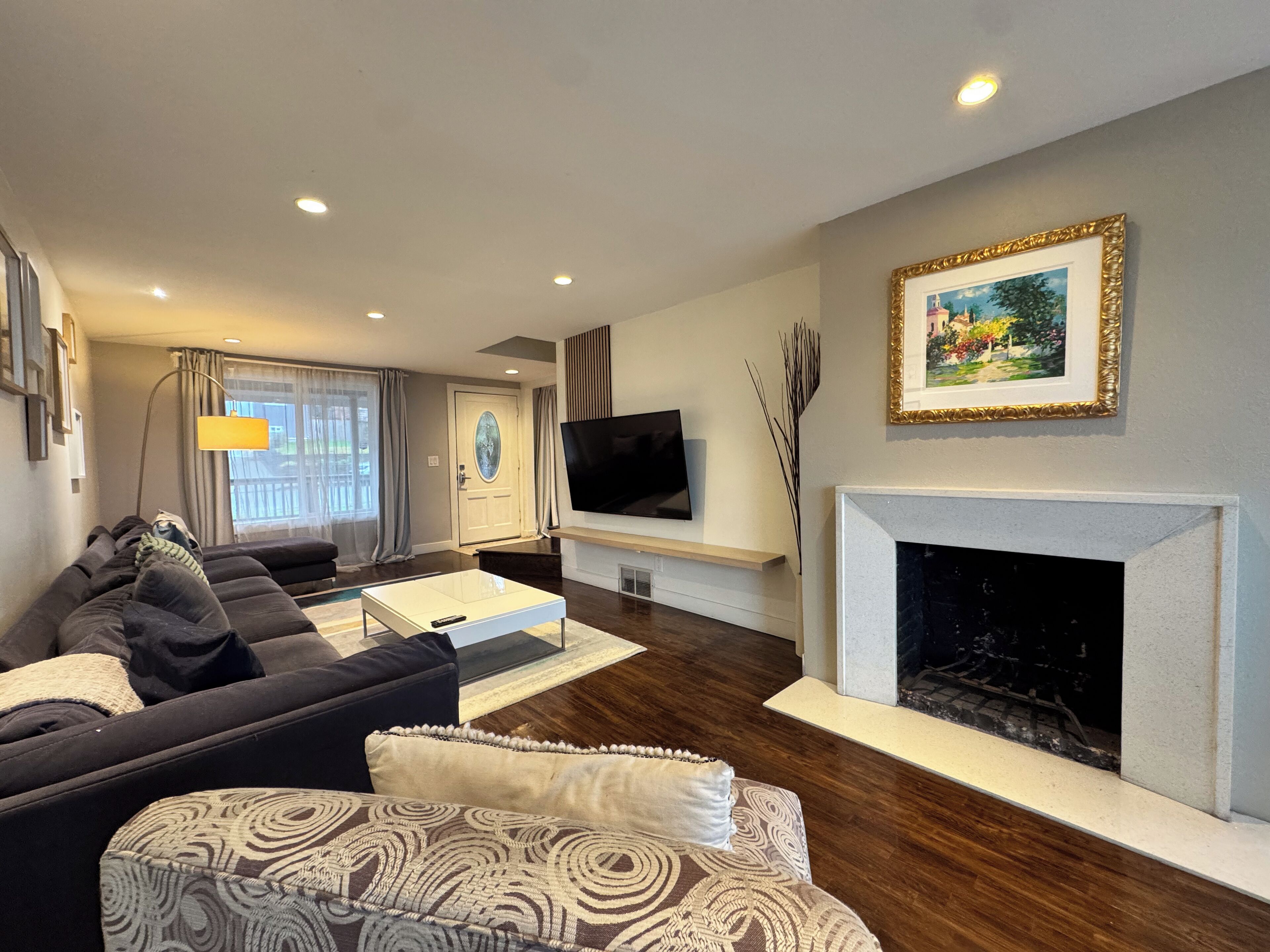 Craftsman With Breathtaking View Of Downtown Seattle And Lake Washington - Seattle, WA