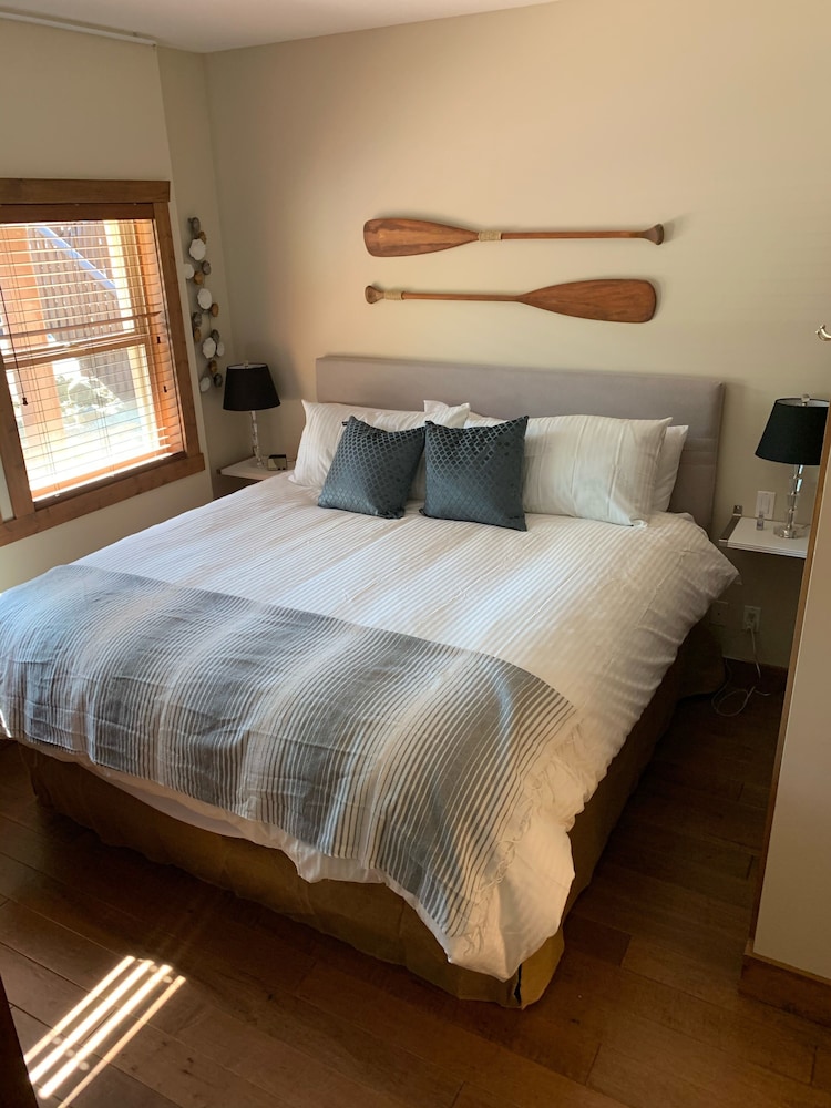 Lakeside Oasis, Step From The Pool. - Osoyoos