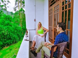 Quarto Clássico com Cama de Casal, vista para o lago | Varanda