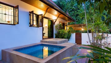 2-Bedroom Pool Villa | Banheira de hidromassagem privativa