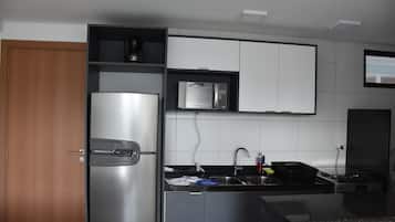 Apartamento Familiar, várias camas, não fumadores, vista para o oceano | Kitchenette privada | Um forno, uma placa de cozinha, uma panela elétrica de arroz