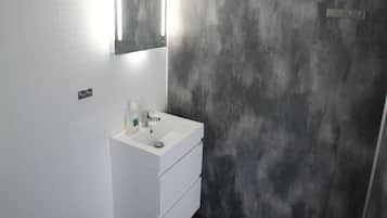 Chuveiro, secador de cabelo (mediante solicitação)