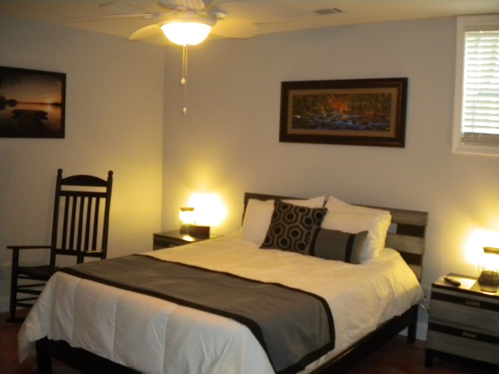 Cozy 1 Bedroom Apartment On Lake Hartwell With Dock/300 Yards To Tugaloo St Park - Lavonia, GA