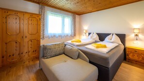 Chalé Deluxe, 2 quartos, vista para o jardim | Com decoração personalizada, com mobília individualizada 