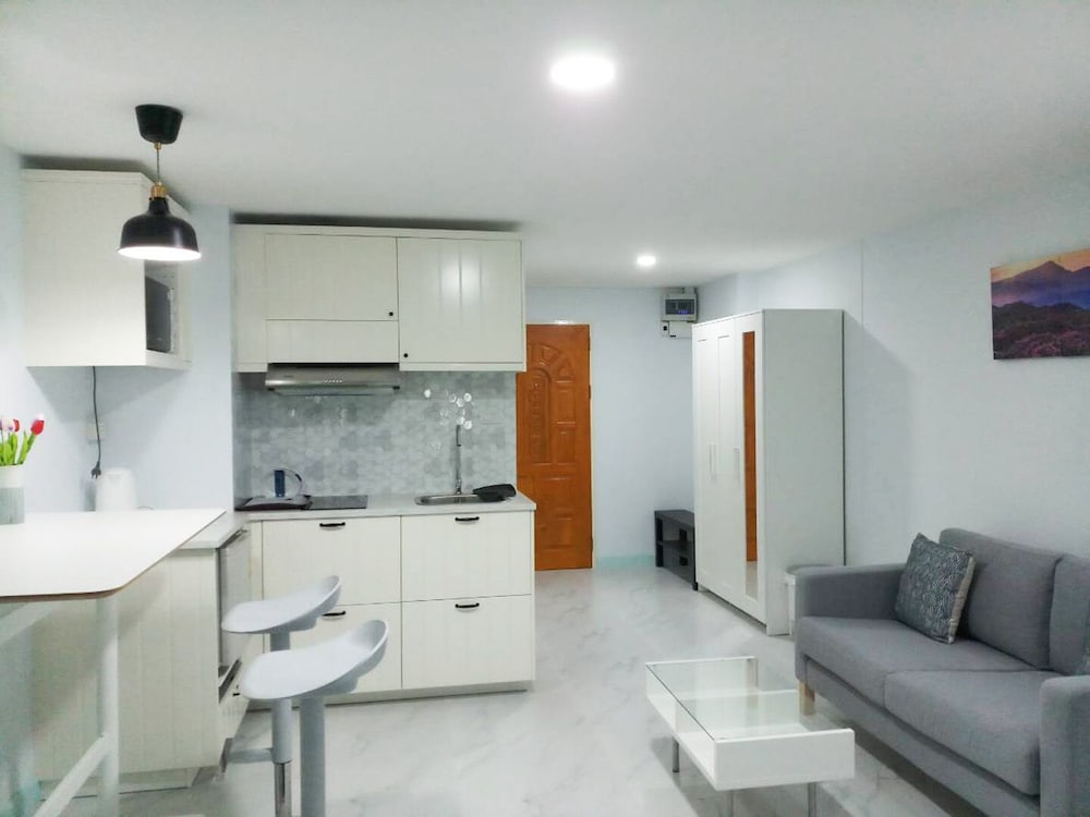 Immergez-vous Dans L'esprit De La Ville, Nimmanhemin Road, Condo Entièrement Meublé - Chiang Mai