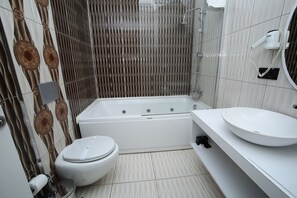 Suite, Vista para a cidade | 1 quarto, camas de colchão viscoelástico, minibar 