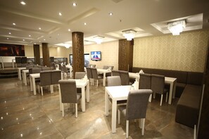 Pequeno-almoço tipo buffet diário incluído 