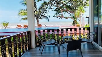 Beachfront Family | Terraço/pátio interior