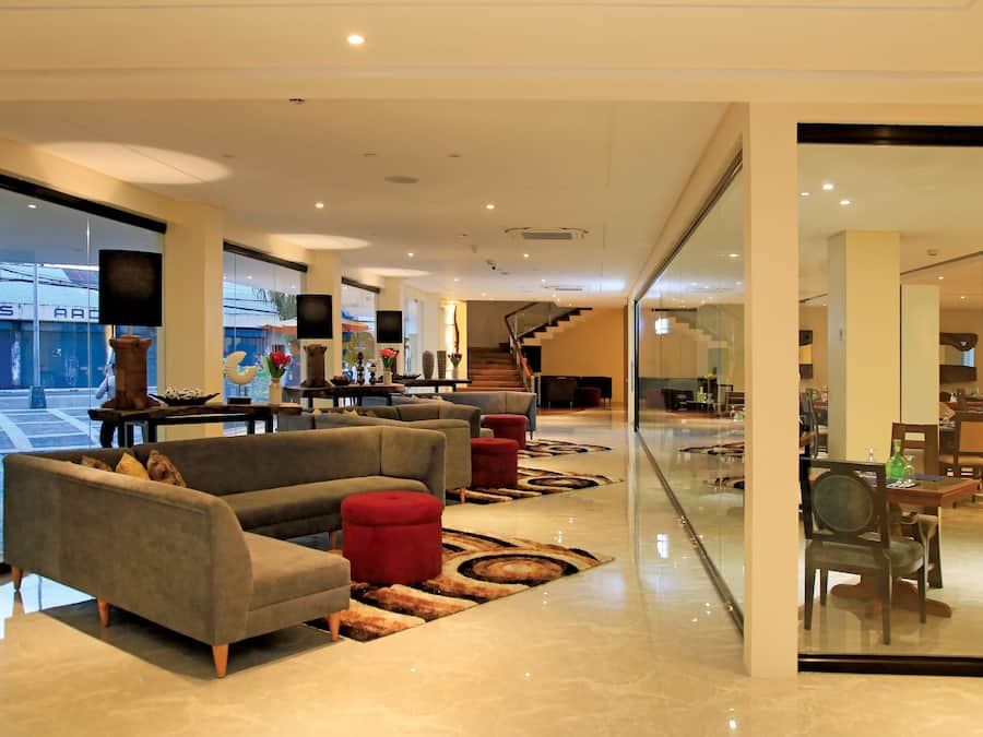 Área de estar no saguão