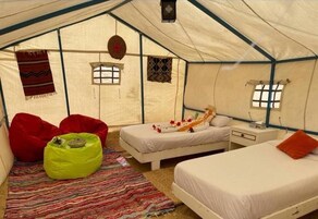 Barraca | Frigobar, cofres nos quartos, individualmente decorados