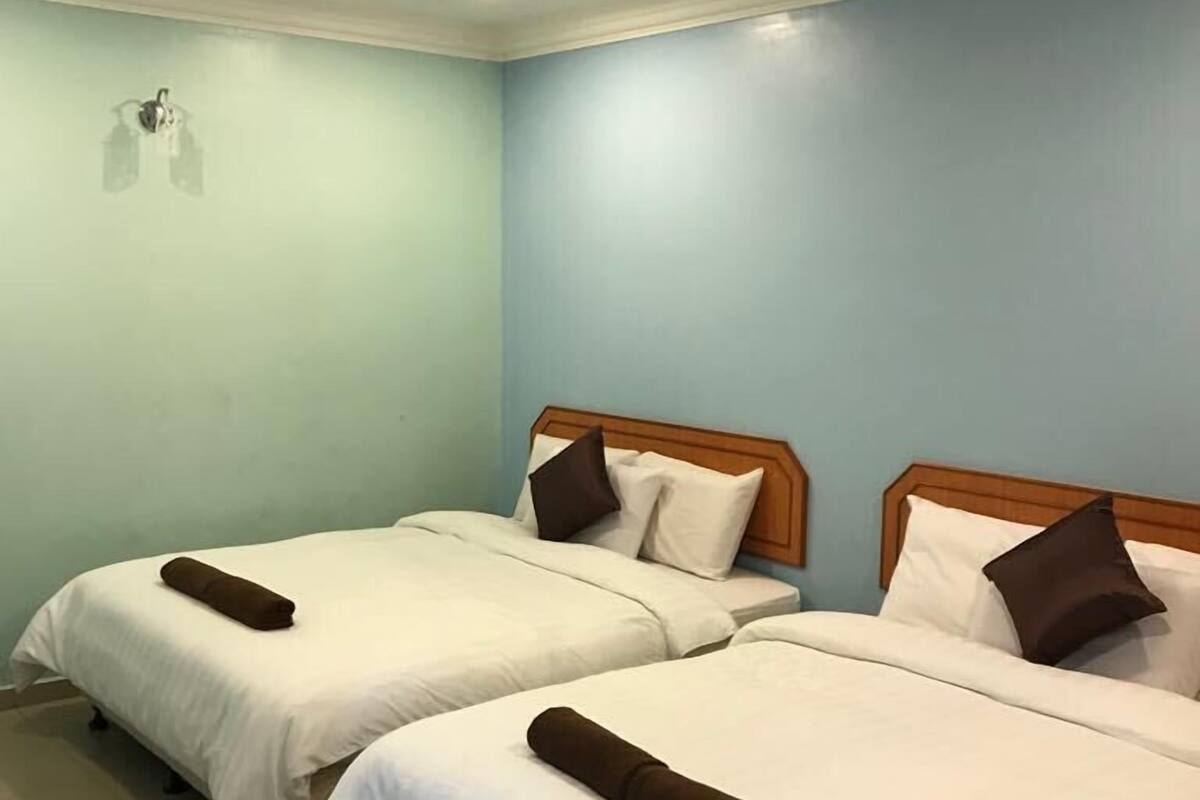 Quarto luxo, 2 camas Queen, para não fumantes | Cofres nos quartos, escrivaninha, ferros/tábuas de passar roupa