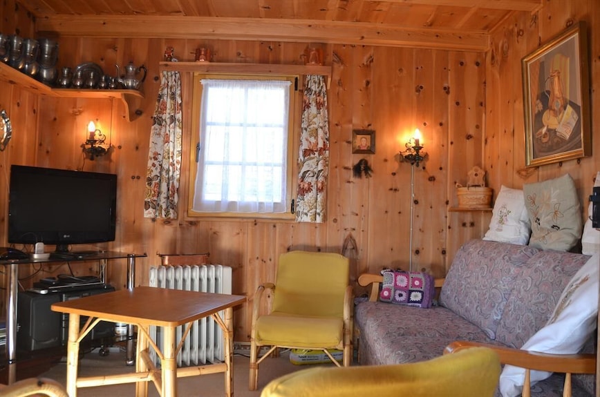 Aussen : Chalet Für 5 Personen, Balkon Und Terrasse Mit Gartenmöbeln, Sehr Schöne Aussicht -Innen : - Vercorin