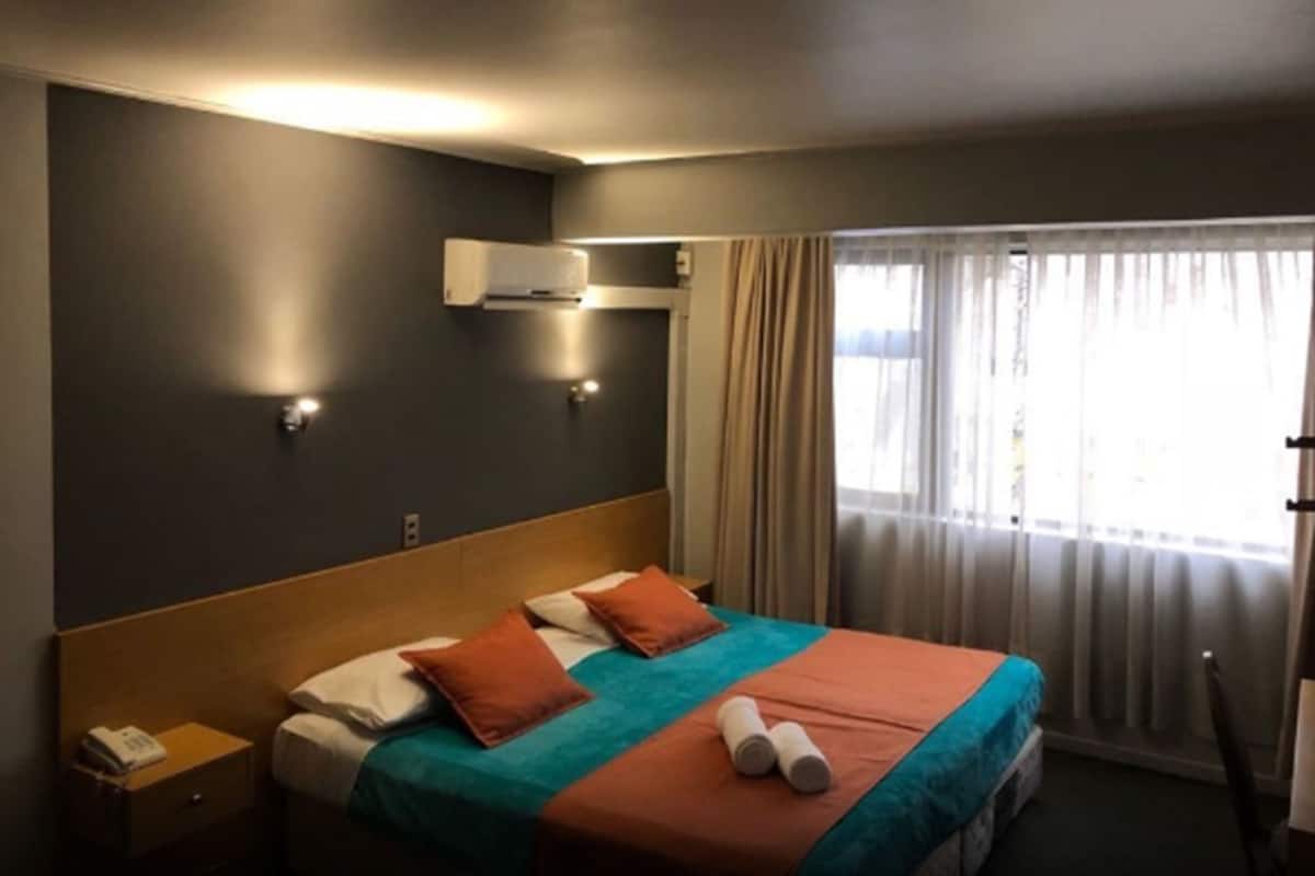 Quarto Duplo, 1 cama de casal, não fumadores | Minibar, cofre no quarto, ferro/tábua de engomar, Wi-fi grátis