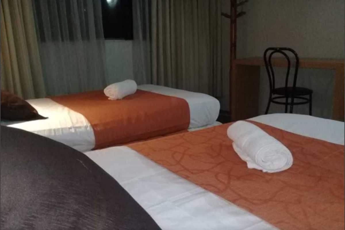 Quarto Triplo, 1 quarto, não fumadores | Minibar, cofre no quarto, ferro/tábua de engomar, Wi-fi grátis