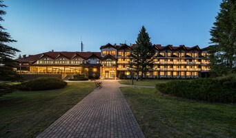 Fachada do alojamento (tarde/noite)