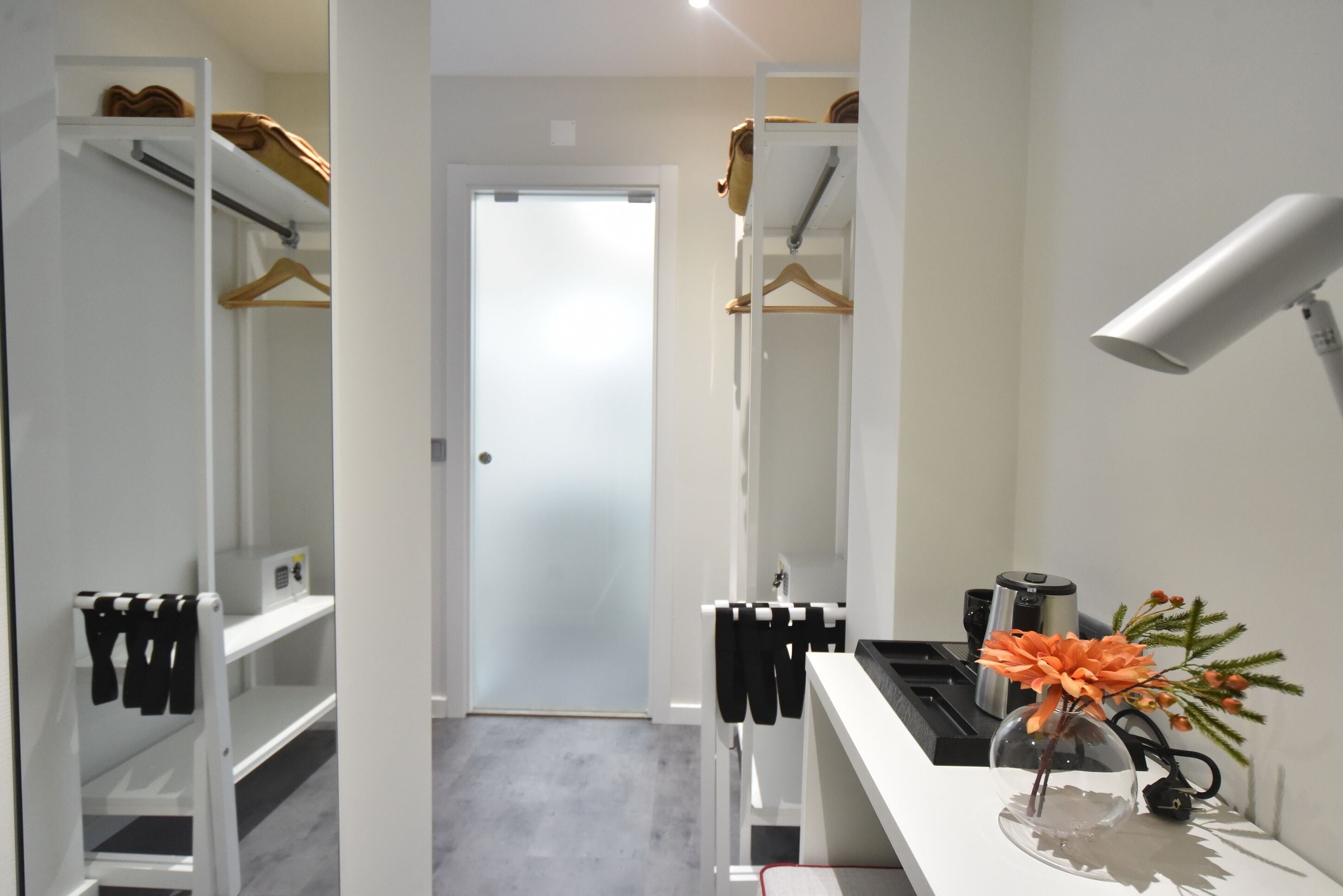 Quarto Individual | Sala de estar | TV de ecrã plano 