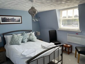 Quarto Duplo Standard, casa de banho anexa, vista para o porto (3rd flr cosy double rm 6) | 1 quarto