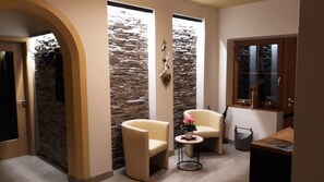 Área de estar no saguão