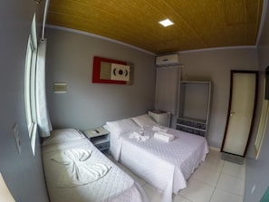 Frigobar, cortinas blackout, Wi-Fi de cortesia, roupa de cama