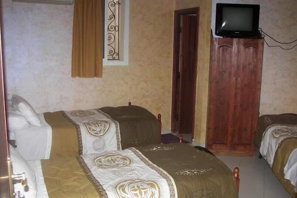 Quarto Triplo | Cofre no quarto, cortinas/cortinados opacos, quartos insonorizados 