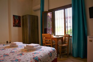 Suite-Estúdio Comfort | Secretária, cortinas/cortinados opacos, quartos insonorizados 
