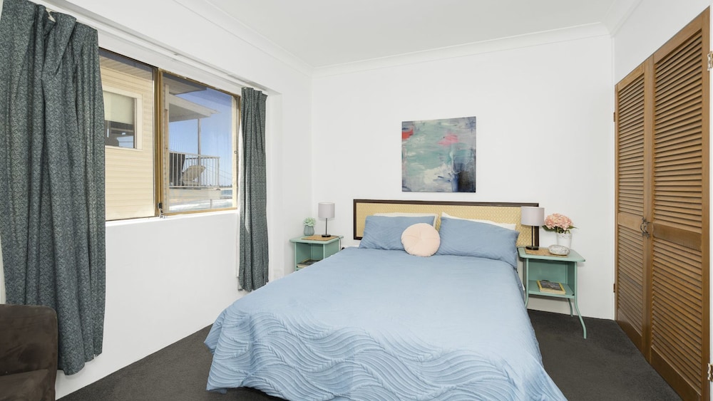 Waterfront Unit, Unit 2 - Toowoon Bay